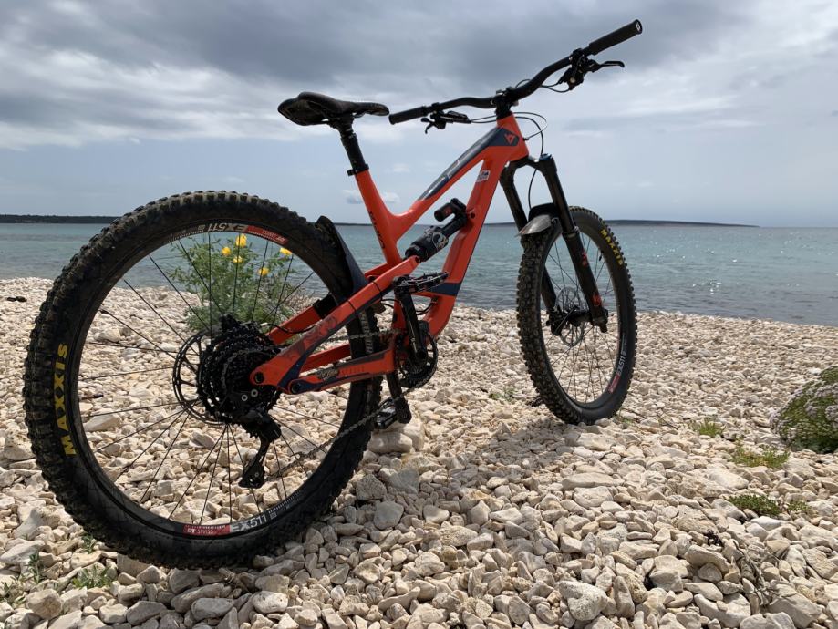 YT Capra Comp AL 27
