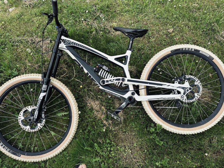 yt tues carbon cf comp 27.5