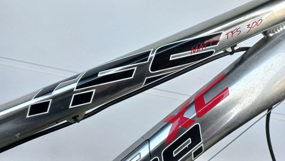 Žensko gorsko kolo Merida XC Matts TFS 300, 26 col, ugodno!