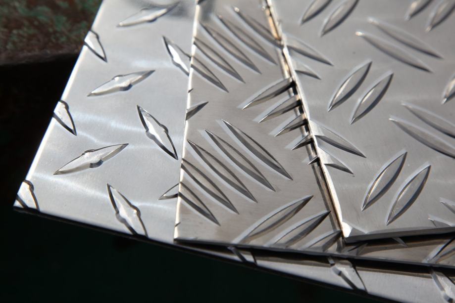 Aluminijaste pohodne plošče 2000x1000x3/4