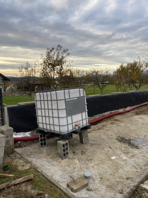 IBC cisterna, IBC pipa, rezervoar, 1000L, dovodna in odvodna cev