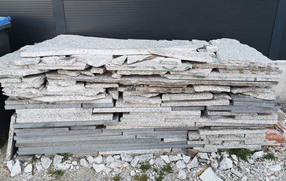 KAMEN MERMER GRANIT 160 cca 160 kvadratov 4X PALETE PRODAM