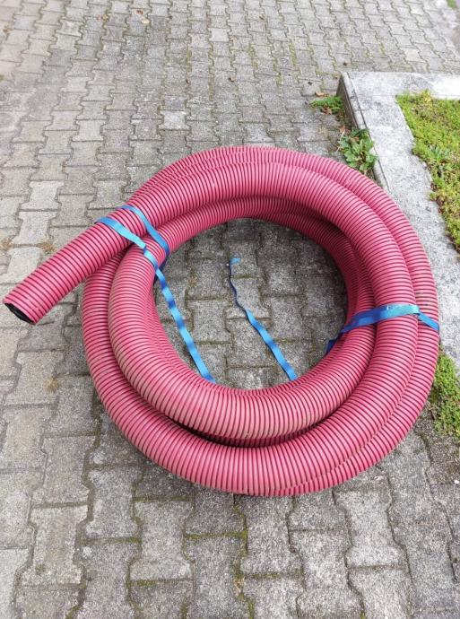 Rdeča rebrasta odtočna cevi (fi 110) 16 metrov