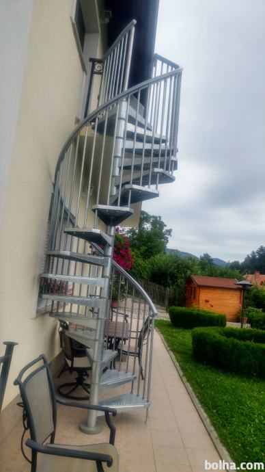 STOPNICE ZUNANJE SPIRALNE, OKROGLE ZADNJA CENA