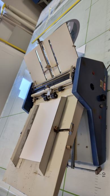 Stroj za zlaganje papirja - zloženke