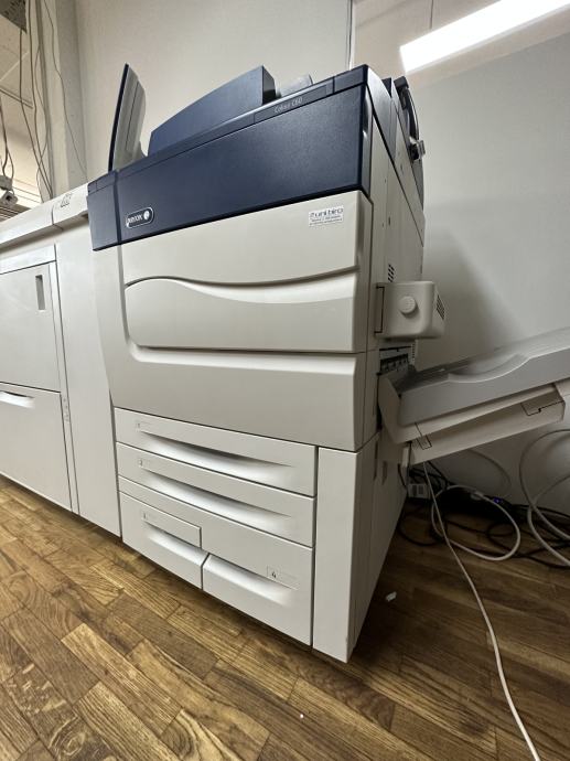 Xerox C60 - Stroj za digitalni tisk - Odlično ohranjen na pogodbi