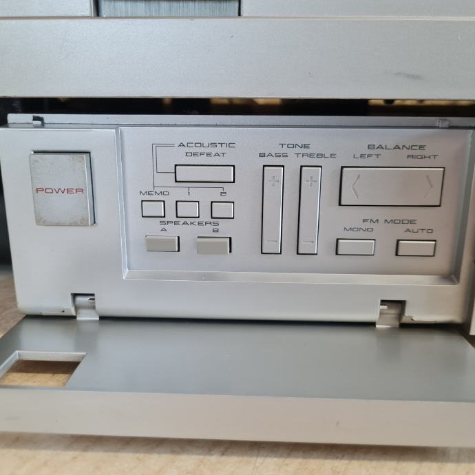 AKAI AA-R22L receiver + AKAI AP-D210 gramofon