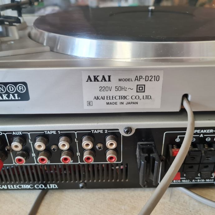 AKAI AA-R22L receiver + AKAI AP-D210 gramofon