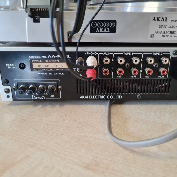 AKAI AA-R22L receiver + AKAI AP-D210 gramofon