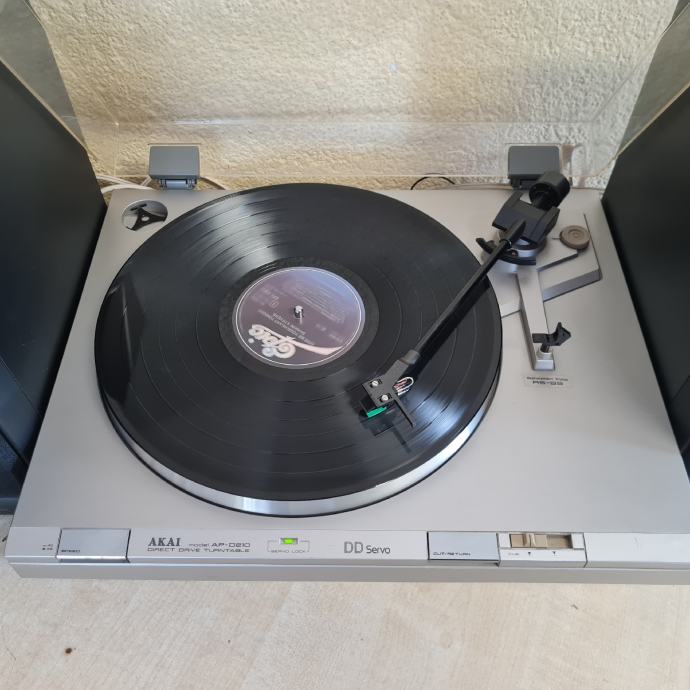 AKAI AA-R22L receiver + AKAI AP-D210 gramofon