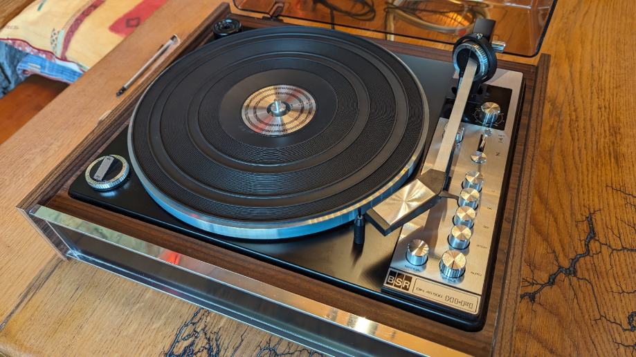 Gramofon BSR-810