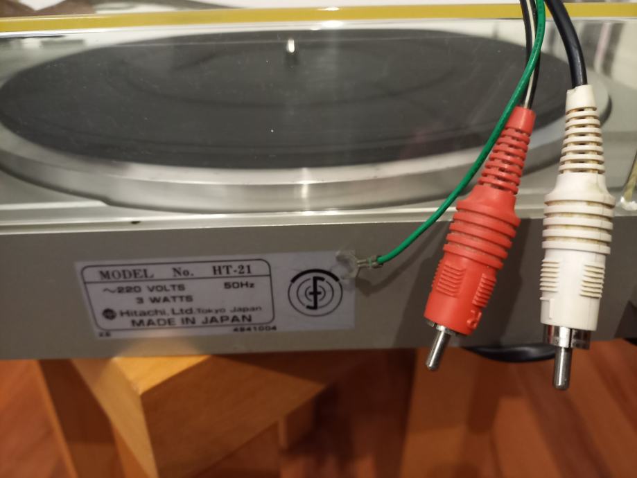 Gramofon Hitachi HT-21
