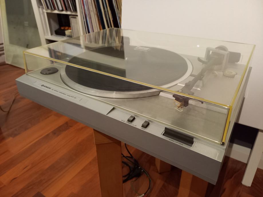 Gramofon Hitachi HT-21