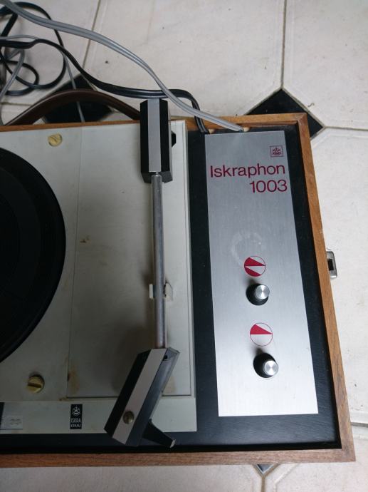 Gramofon iskra in 50 lp plošč
