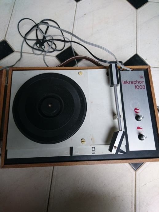Gramofon iskra in 50 lp plošč