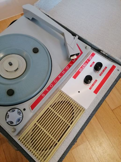 gramofon Iskra Stockholm-zbirateljski predmet (v okvari)