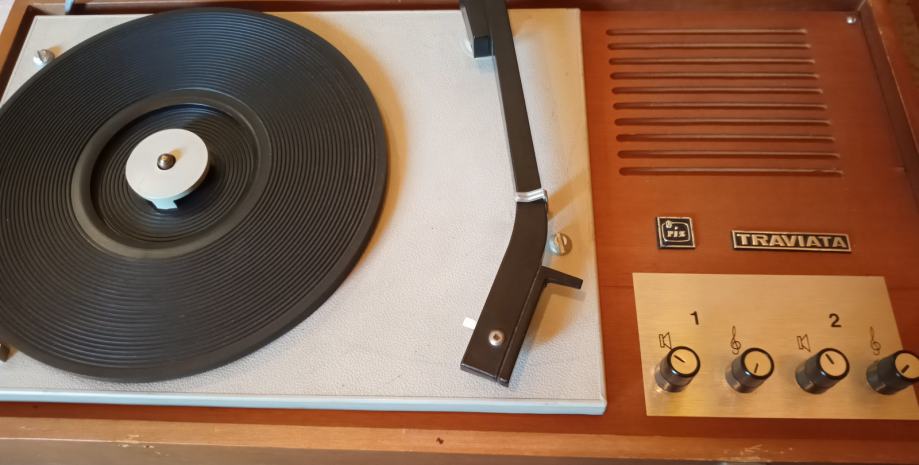 Gramofon riz TRAVIATA
