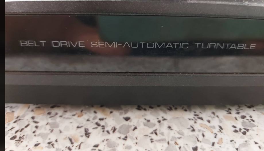 HI-FI GRAMOFON BENYTONE P33