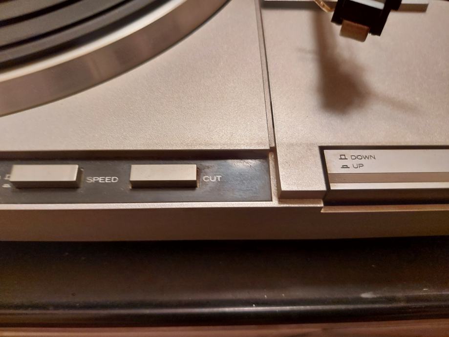 Hitachi direct drive turnable model HT50S