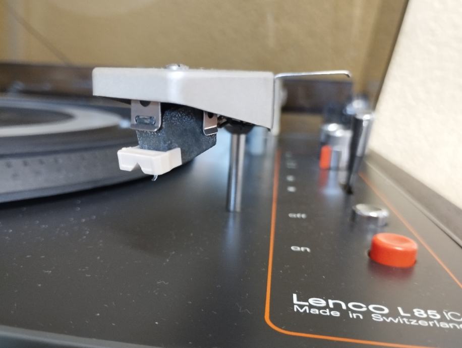 LENCO L85 IC gramofon