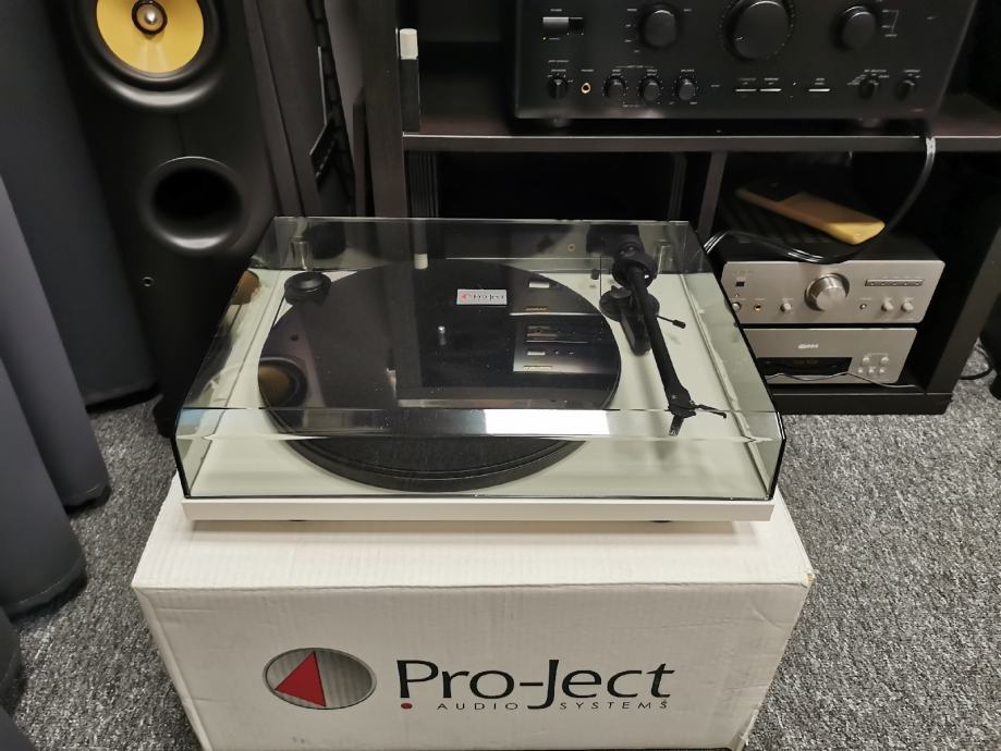 Pro-ject ESSENTIAL II phono USB DC near MINT!!!