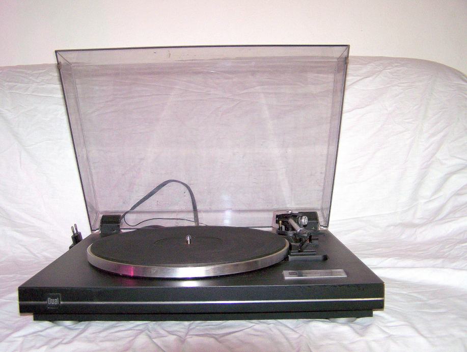 Prodam gramofon Dual CS 450, strokovno prenovljen.