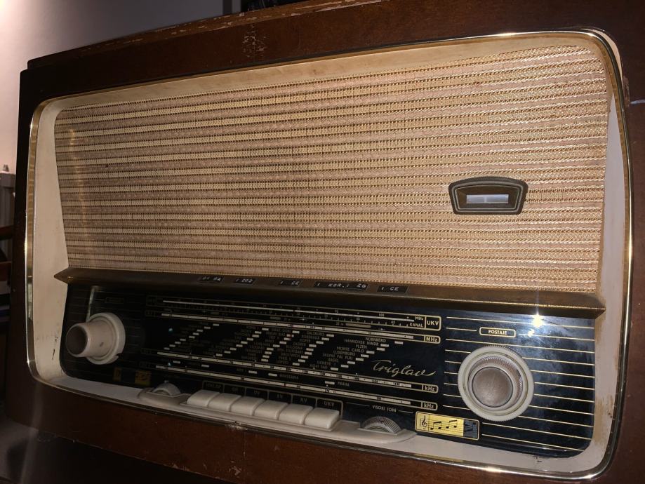 Rradio z gramofonom Triglav