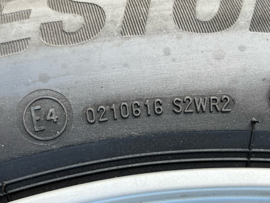 Zimske gume Bridgestone Blizzak 215/60/R16 na platiščih za VW Passat