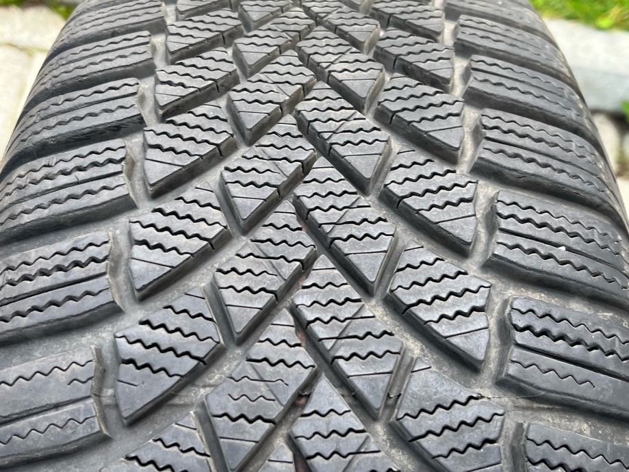 Zimske gume Bridgestone Blizzak 215/60/R16 na platiščih za VW Passat