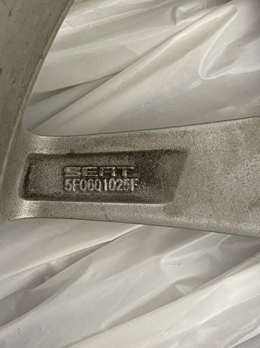 Original Seat platišča + zimske gume 18 col