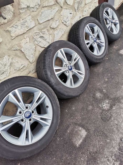 Originalne Ford felne z letnimi gumami