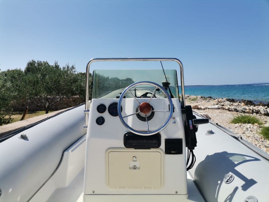 PRODAM motorni čoln LOMAC 520 OK