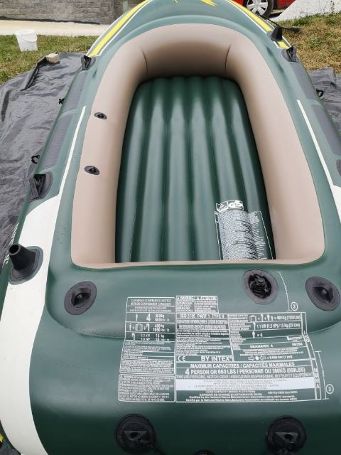 Intex Seahawk 4 z dvema sedežema