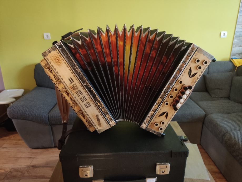 4mesece stara harmonika Jerko model Hribar