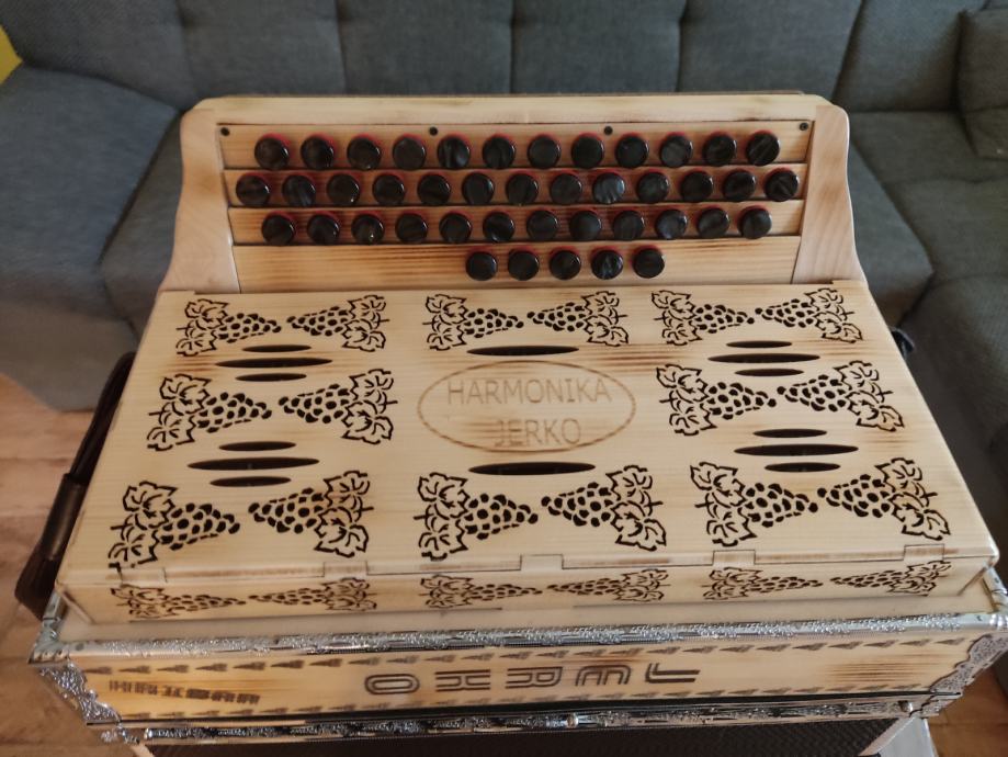 4mesece stara harmonika Jerko model Hribar