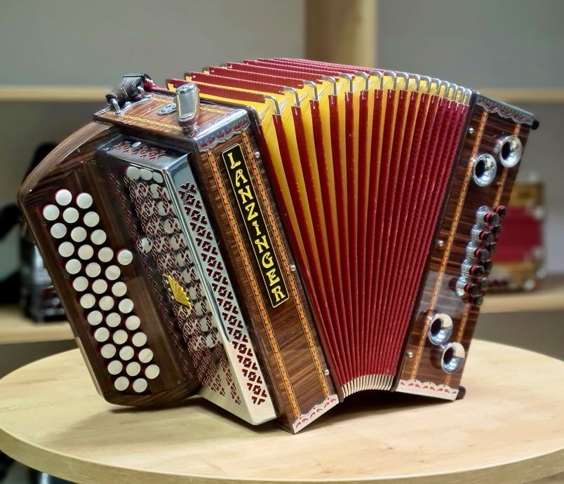 Diatonična harmonika Lanzinger b es as 32 izposoja 60€/mesečno
