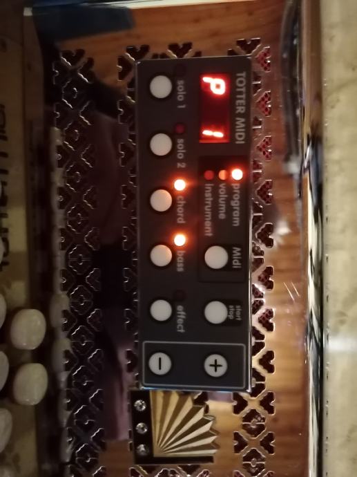 Diatonična harmonika Lanzinger cfb+totter midi