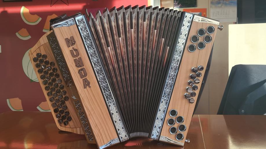 Diatonična harmonika Munda standard CFB kot nova (frajtonarca)