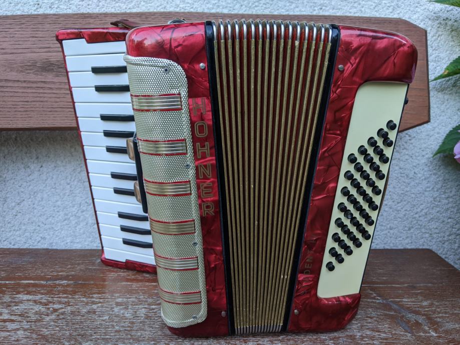 harmonika HOHNER STUDENT IV (26 tipk, 40 basov, dvoglasna)