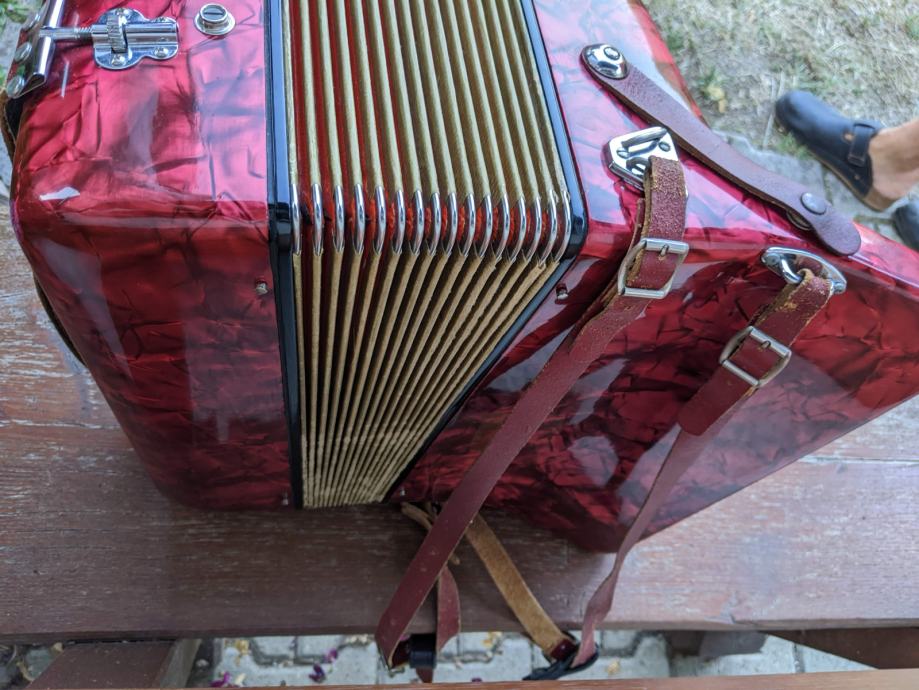 harmonika HOHNER STUDENT IV (26 tipk, 40 basov, dvoglasna)