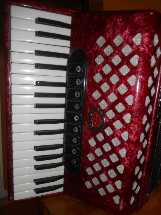 Harmonika MELODIJA 80 basna + 2 stojala za note + metronom