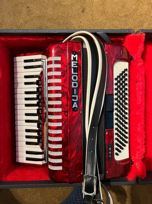 Klavirka Melodija V-III-80