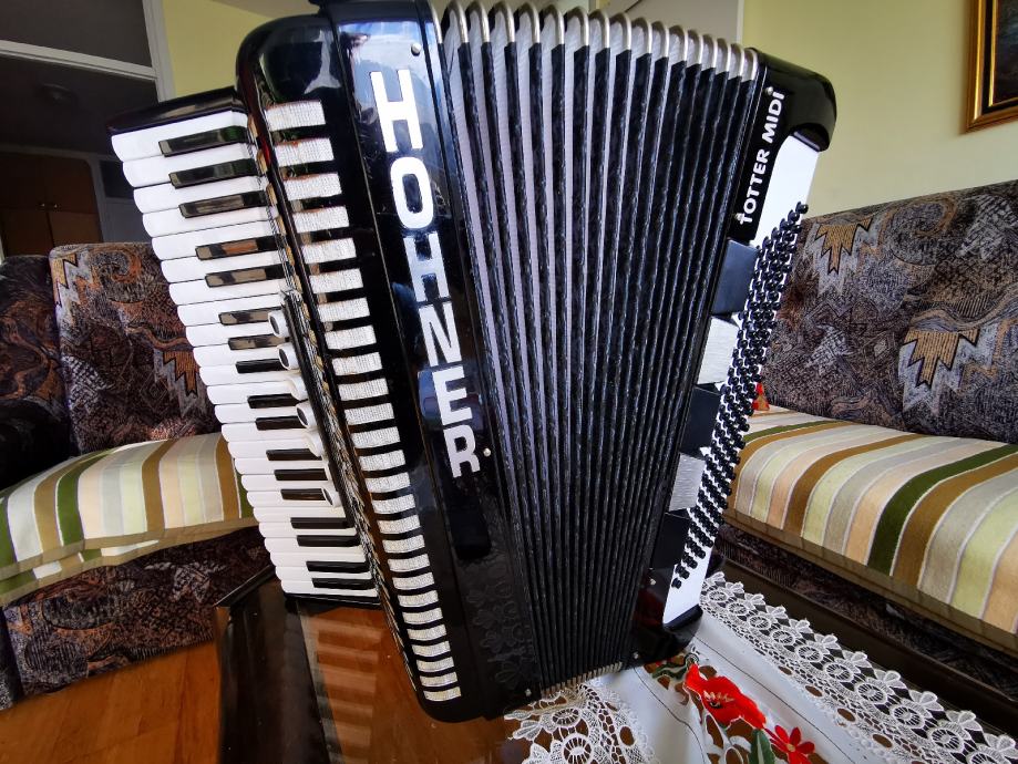 Klavirska harmonika Hohner 120 basov