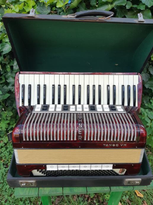 Starejša Hohner Tango VM