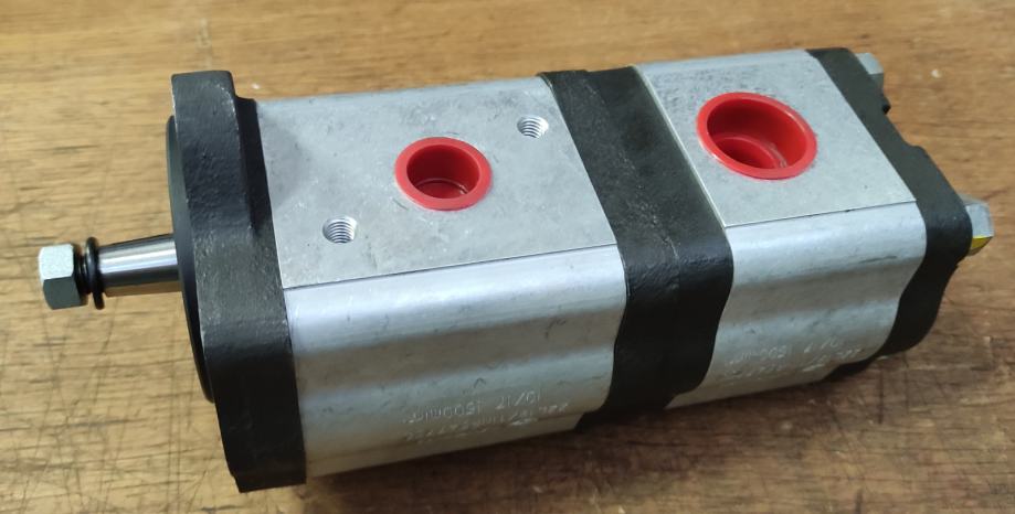 Hidravlična črpalka John Deere - RE68886