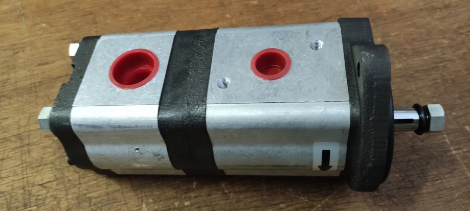 Hidravlična črpalka John Deere - RE68886