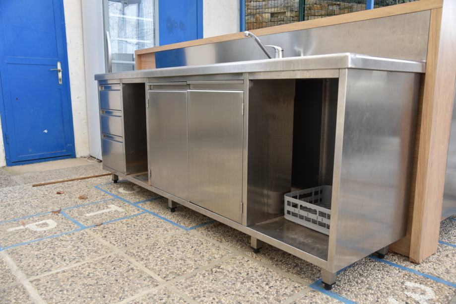 Hladilni inox pult+inox pomivalno točilni pult z leseno oblogo šank