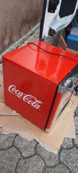 Coca Cola hladilnik mali