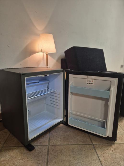 indel B ICEBERG 30 Absorption - mini hladilnik