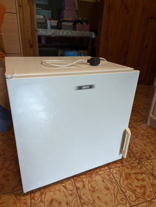Mini hladilnik - Zanussi ZT70, 62L